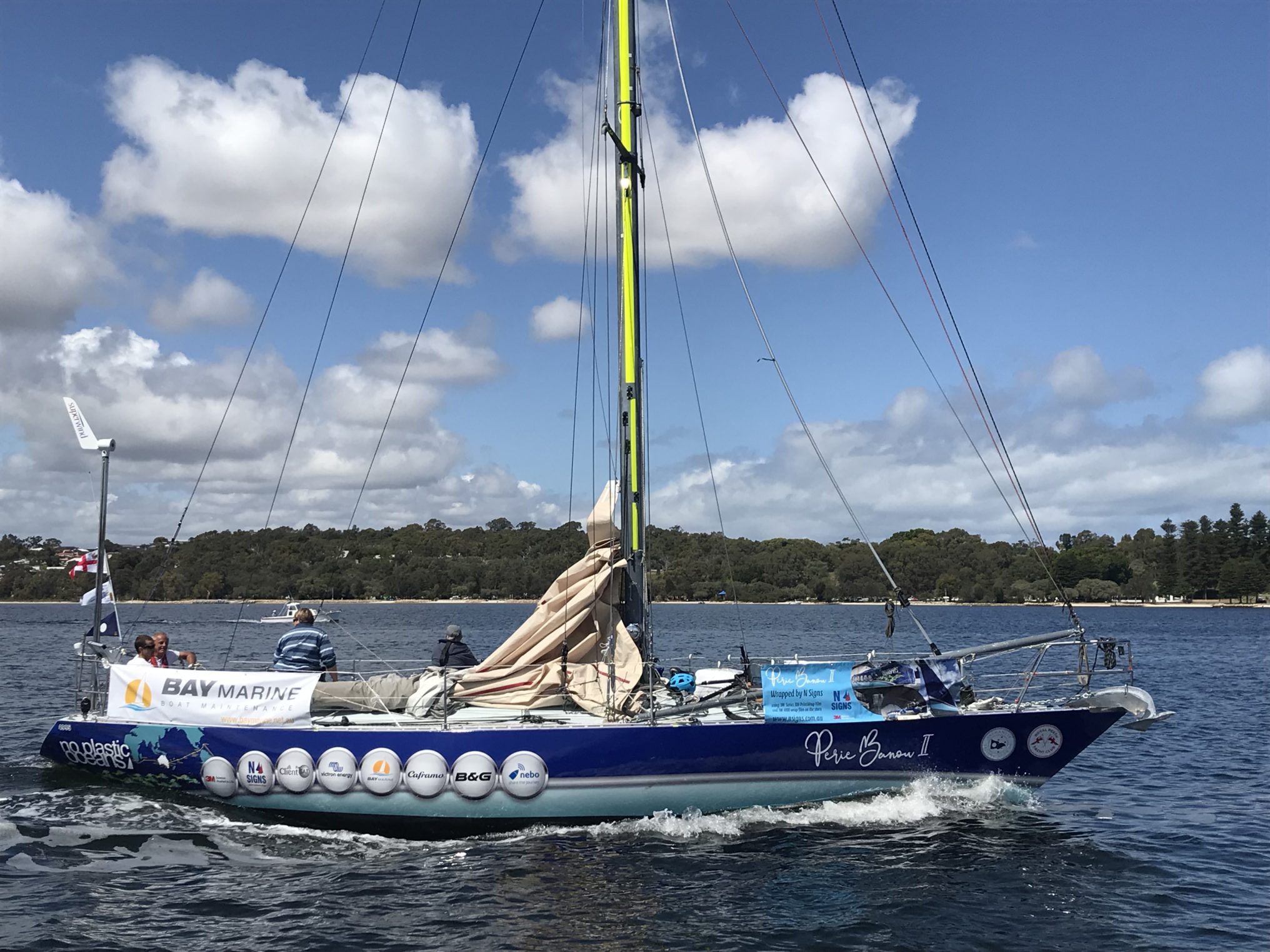 Yachtsman sails over plastic ocean - Victron Energy