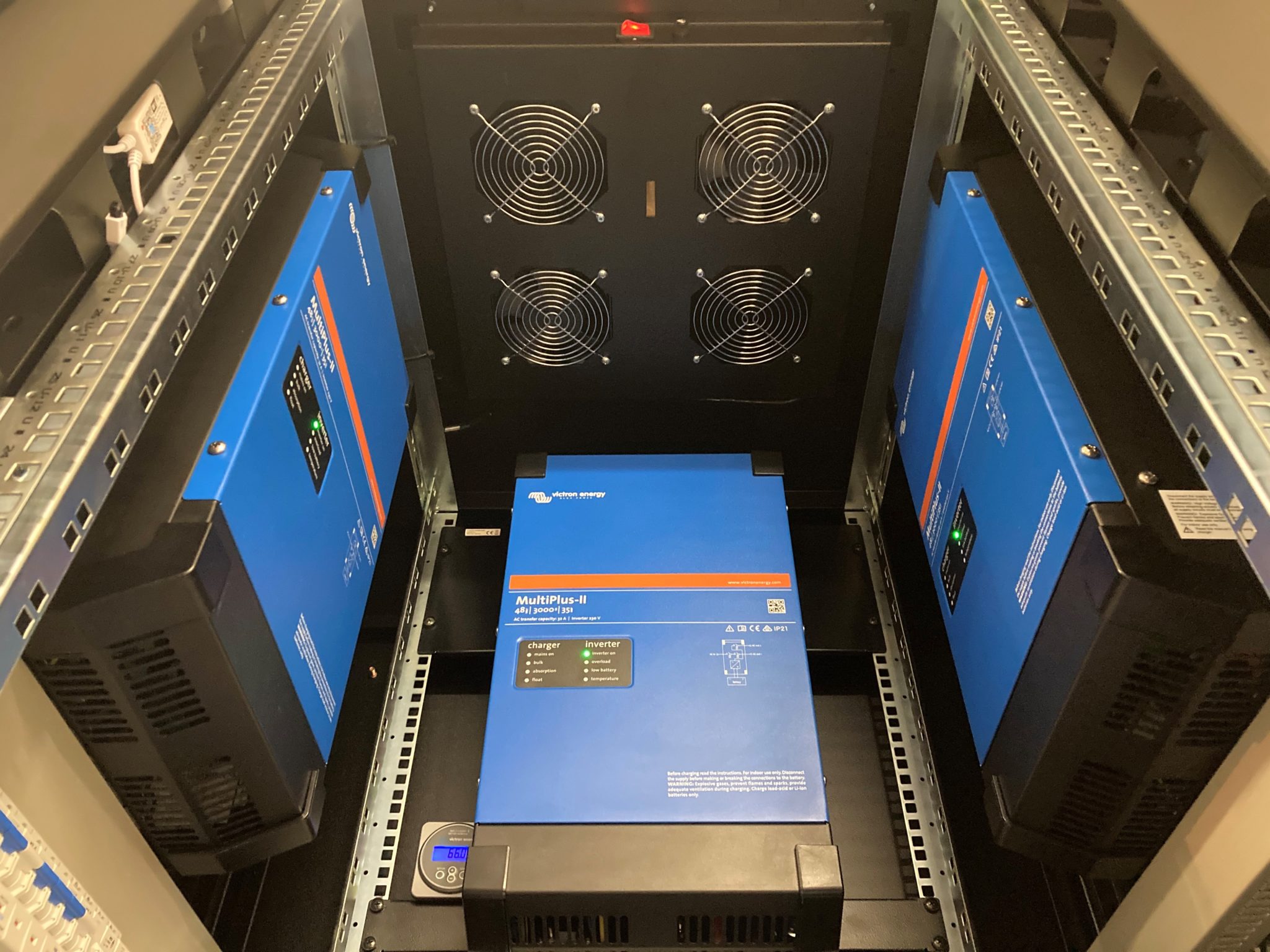 Victron Training in a cabinet ESS / Off Grid / 3Phase - Victron Energy