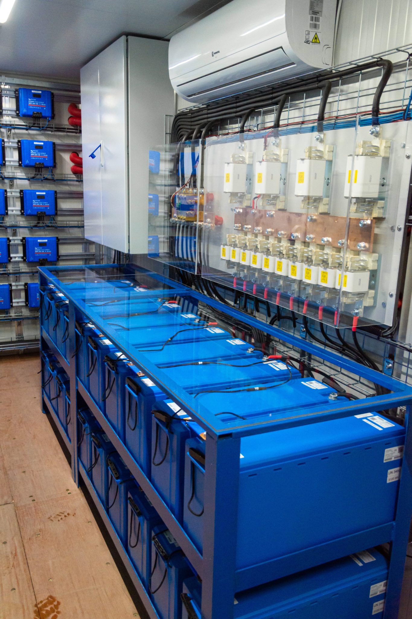 Private 3-Phase for lab-equipment manufacturer - Victron Energy