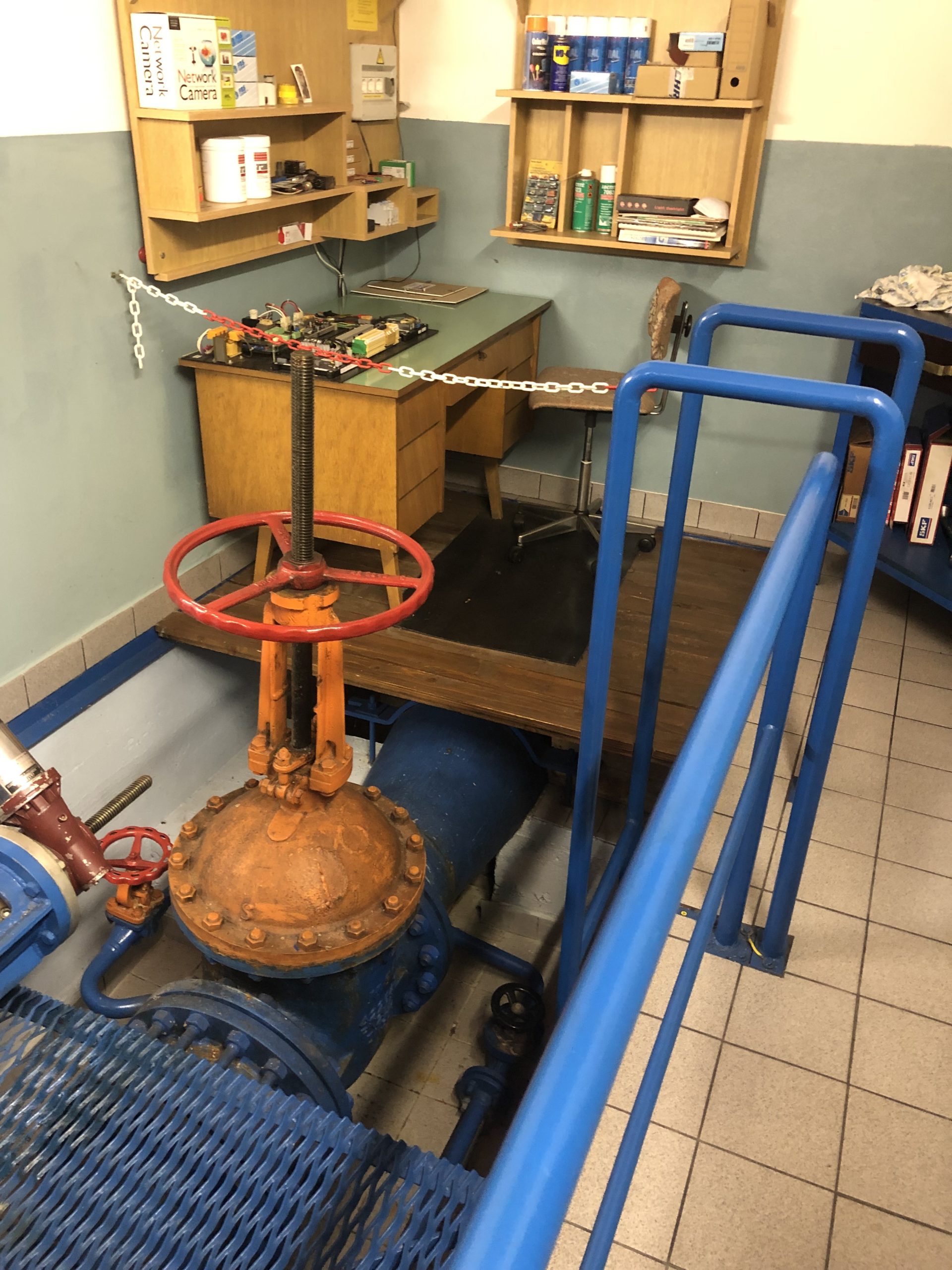 Solar Power regulates a Hydroelectric generator. - Victron Energy