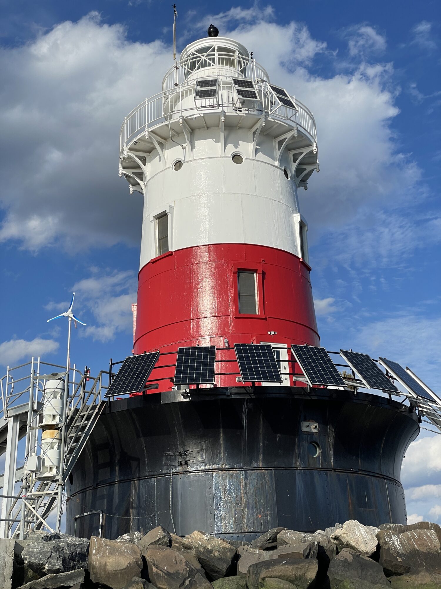 Bright future for Greens Ledge Lighthouse - Victron Energy