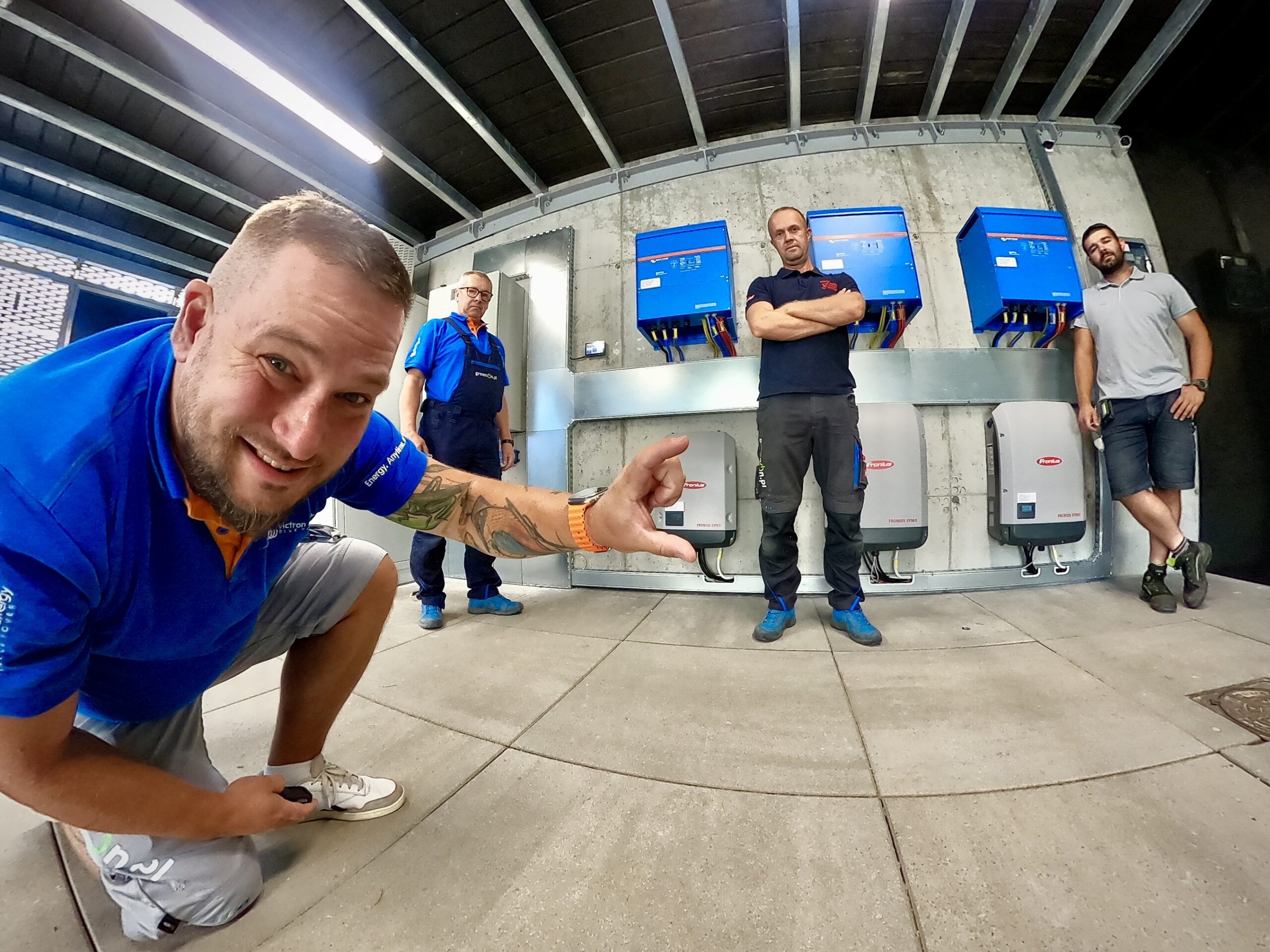 Teamwork secures Fronius award - Victron Energy