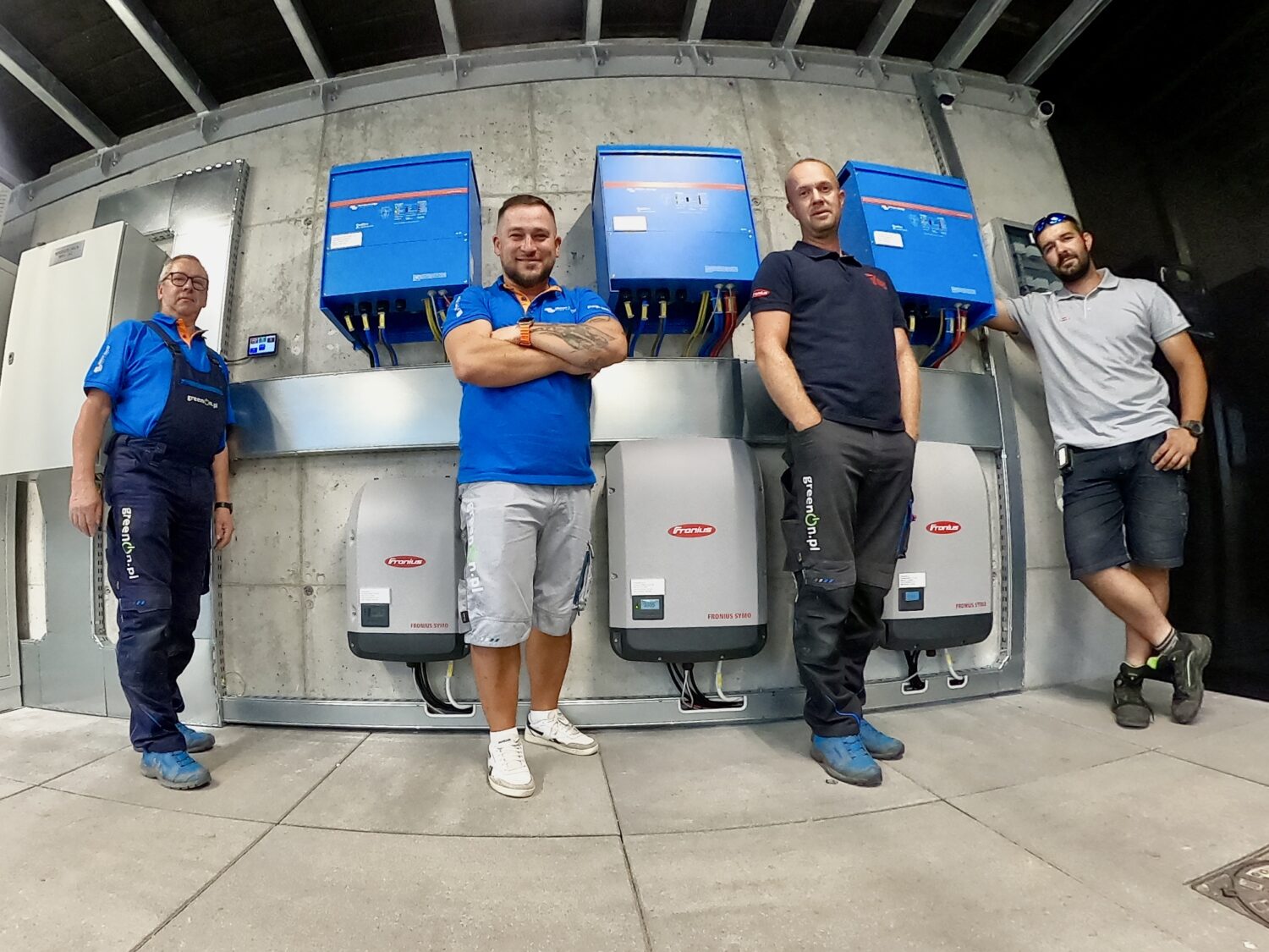 Teamwork secures Fronius award - Victron Energy