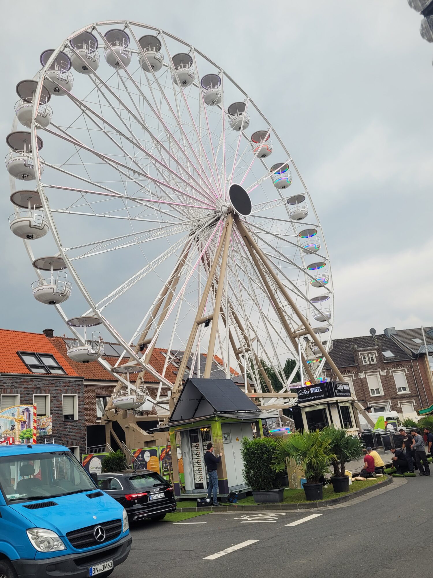 World's first solar-powered ferris wheel - Victron Energy